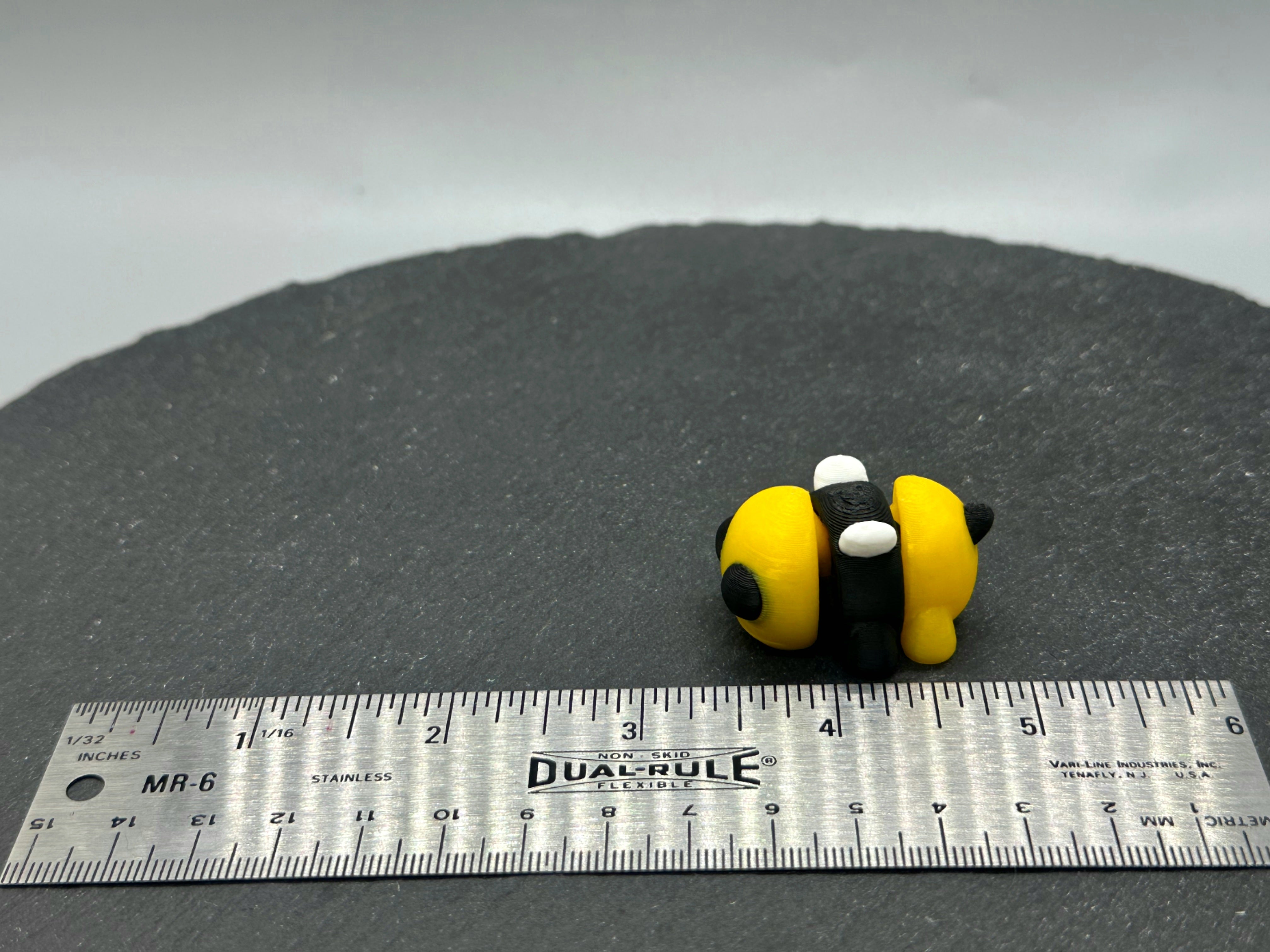 Articulated Mini Bee – 3DHotshop
